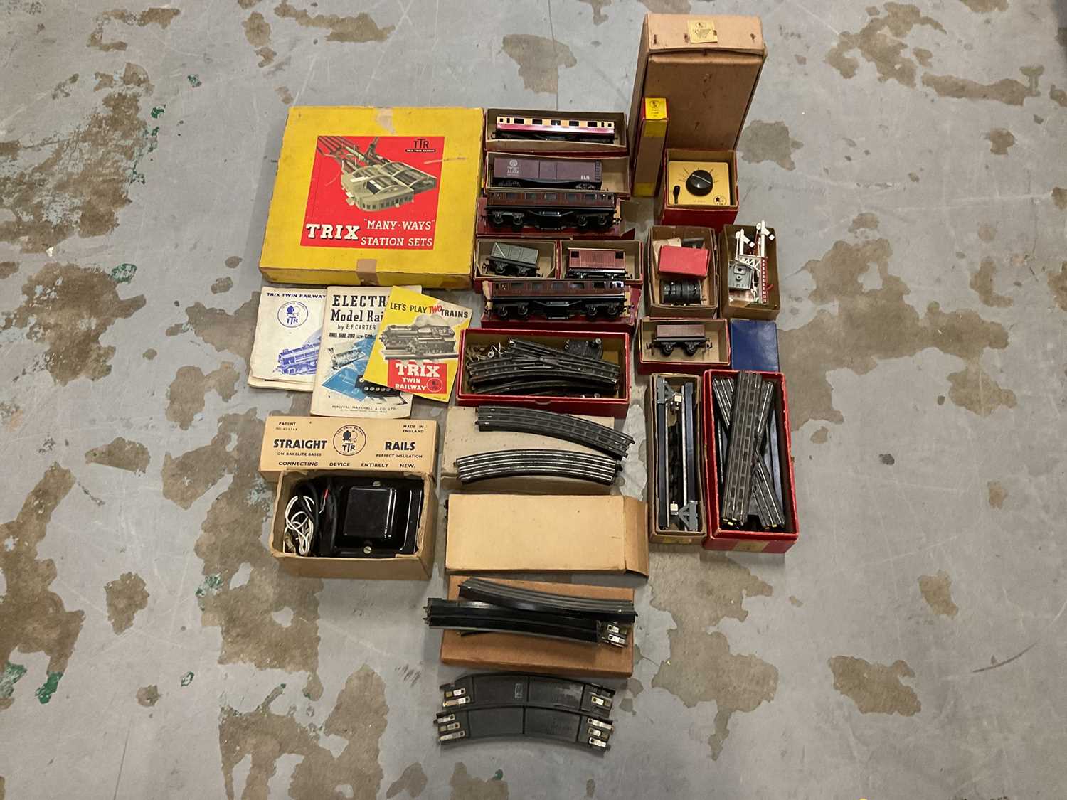 Lot 1997 - Quantity of Trix trains including Many-Ways