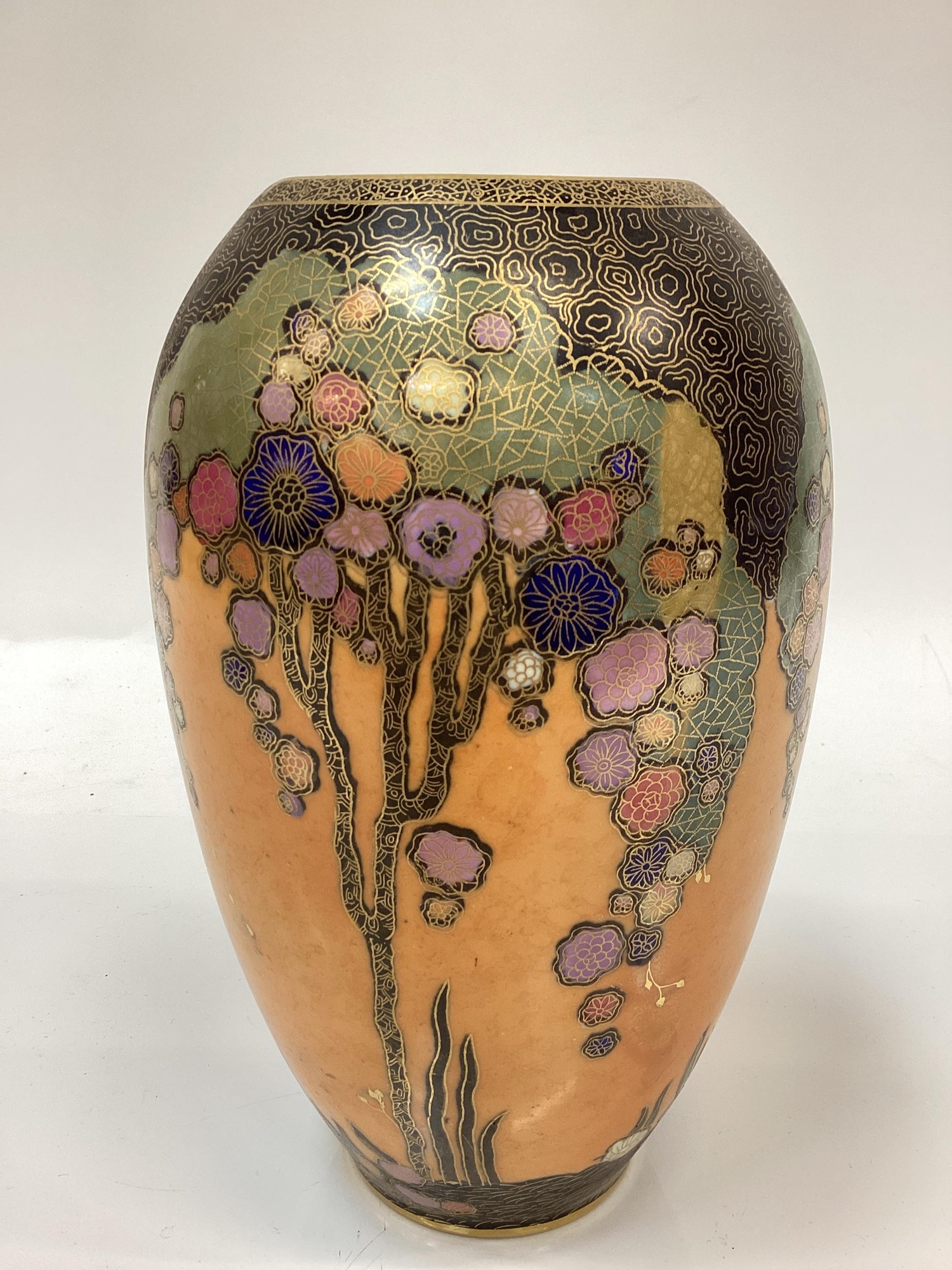 Lot 1270 - A Fieldings Crown Devon lustrine vase