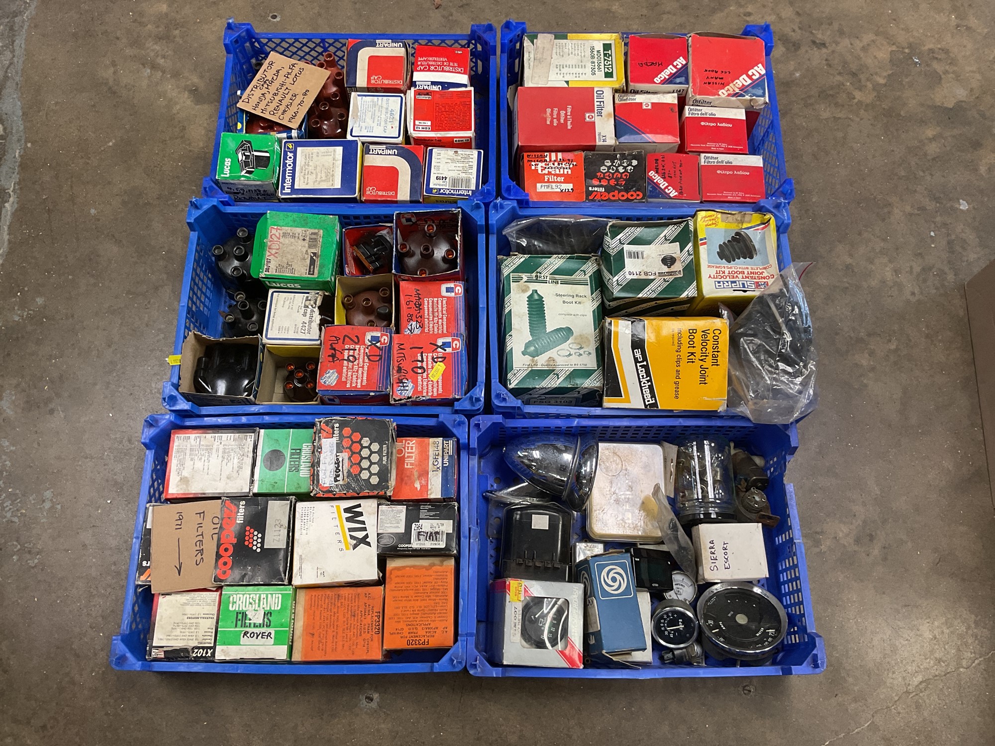 Lot 2021 - Collection of motor factors service spares