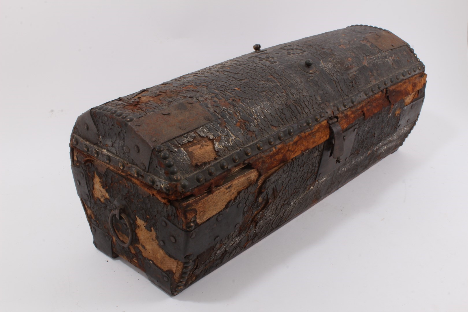 Lot 899 - 18th century leather covered casket