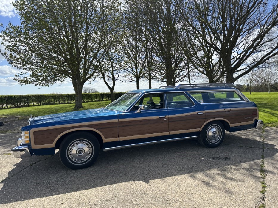Lot 3 - 1977 Ford Country Squire Station Wagon,