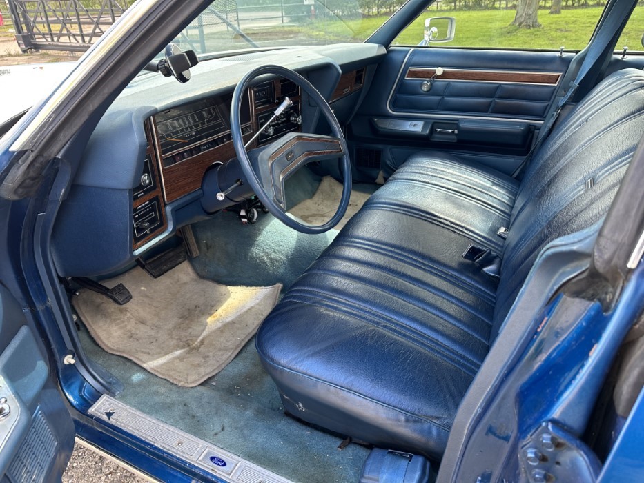 Lot 3 - 1977 Ford Country Squire Station Wagon,