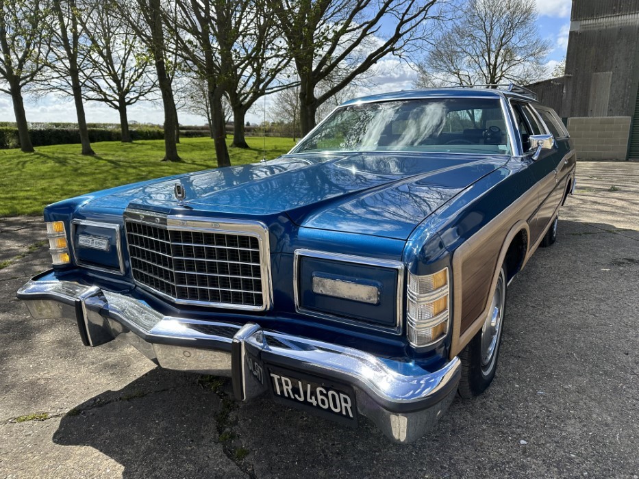 Lot 3 - 1977 Ford Country Squire Station Wagon,
