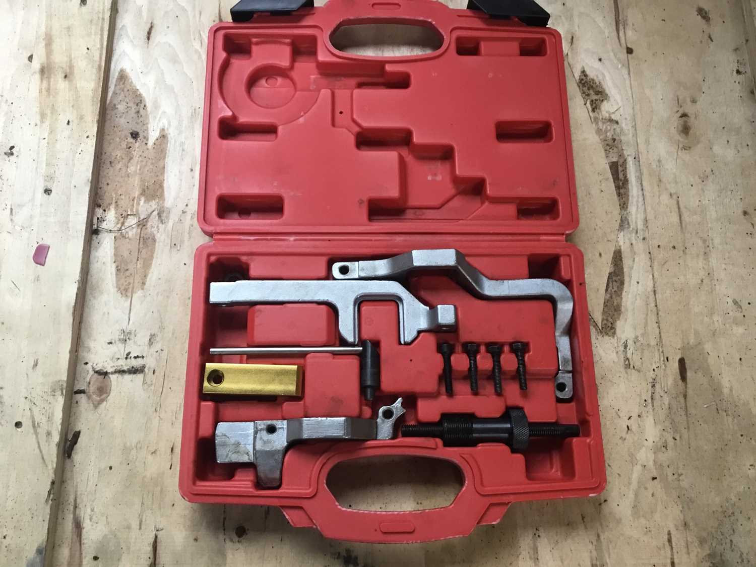 Lot 22 - Mini Cooper S timing chain tools in case
