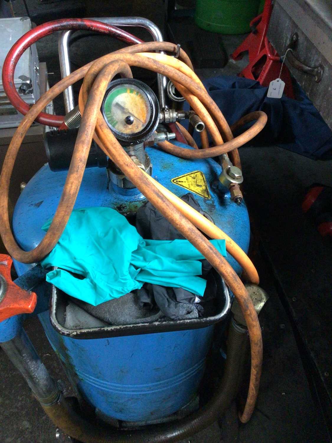 Lot 61 - Portable oil draining system with blue bottle