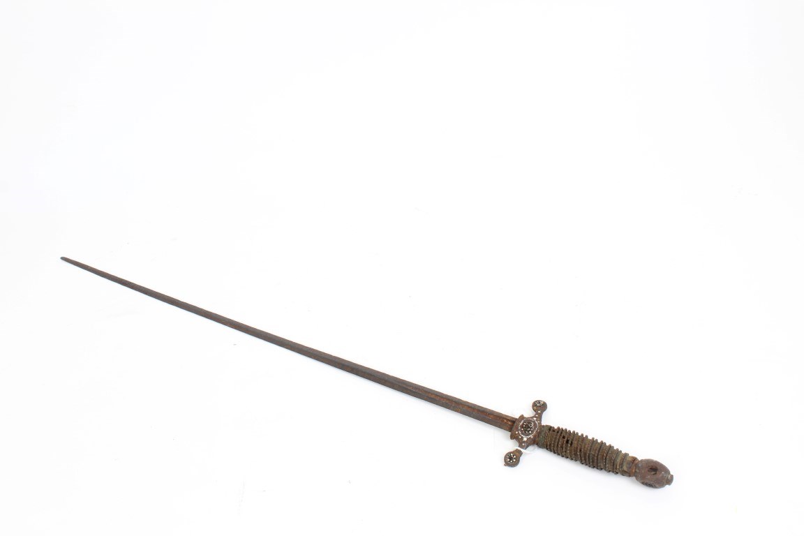 Lot 735 - Early 17th century English 'pillow' sword