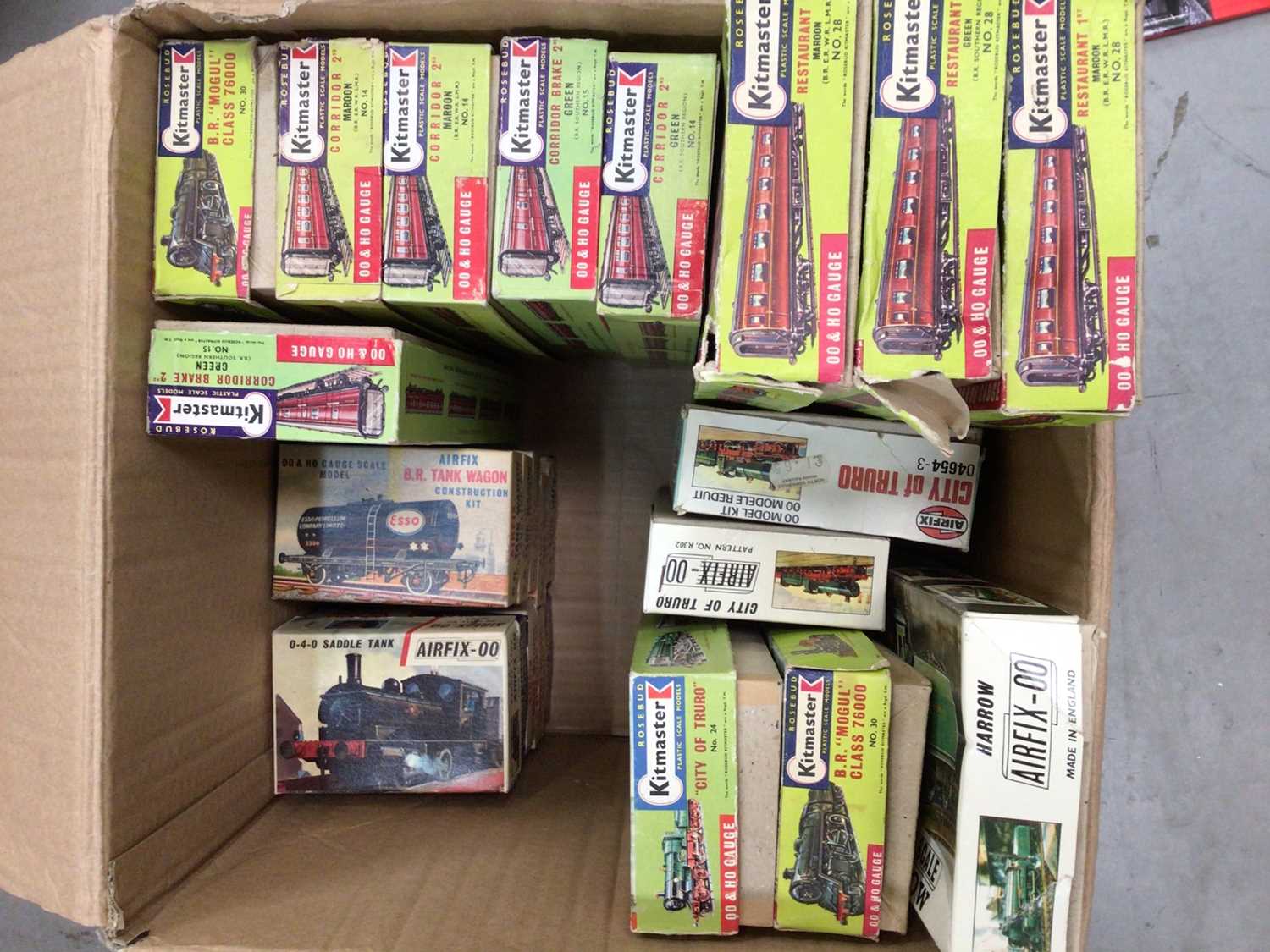 Lot 1830 - Lot of Kitmaster Railway construction kits