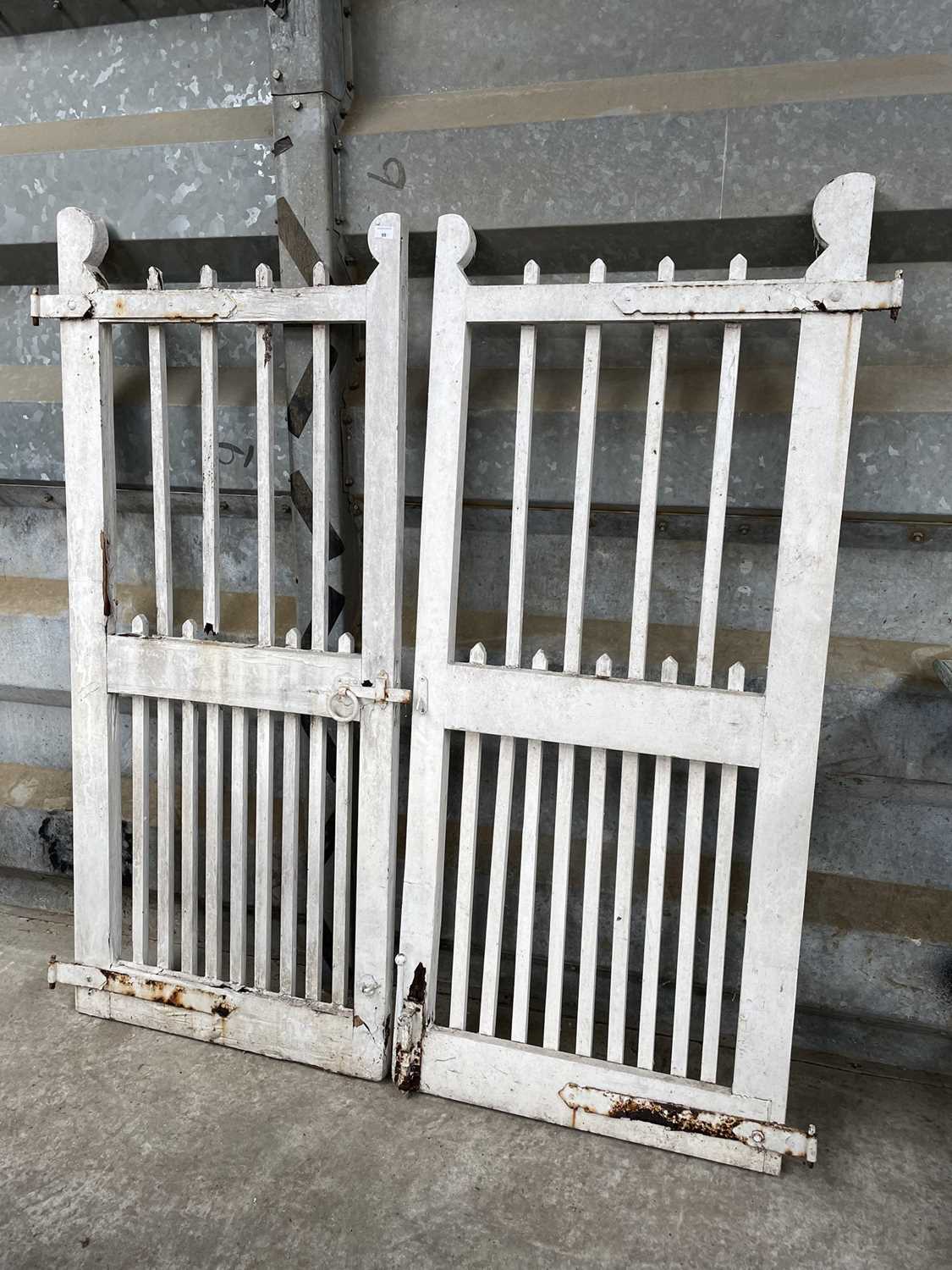 Lot 99 - Pair of antique white painted gates, 77cm