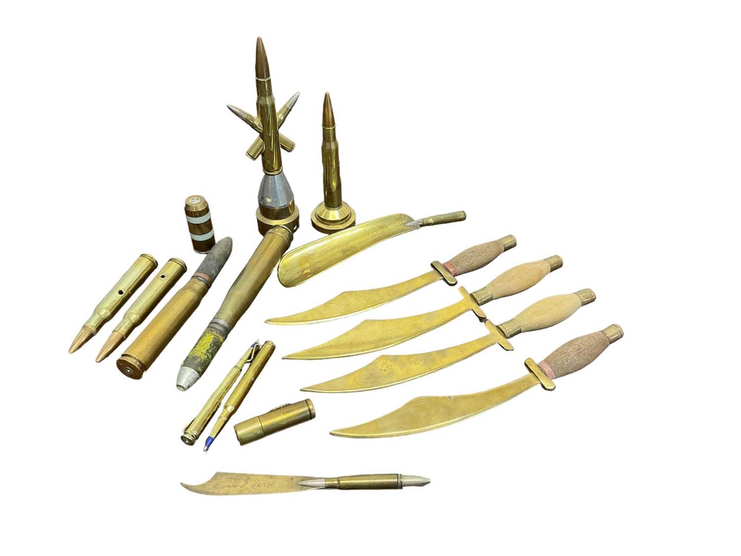 Lot 657 - Lot First World War Trench Art shell