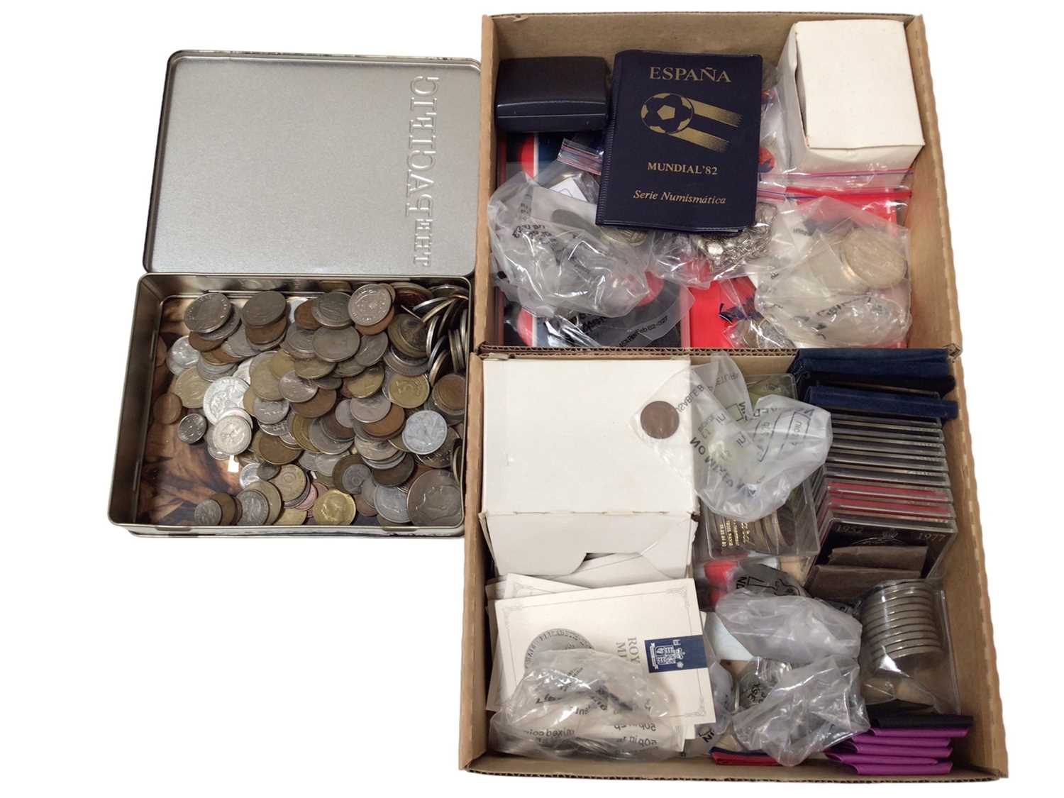 Lot 536 - World - Mixed coinage & banknotes to include