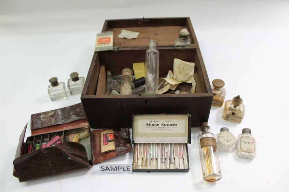 Lot 2456 - Collection of medical and apothecary