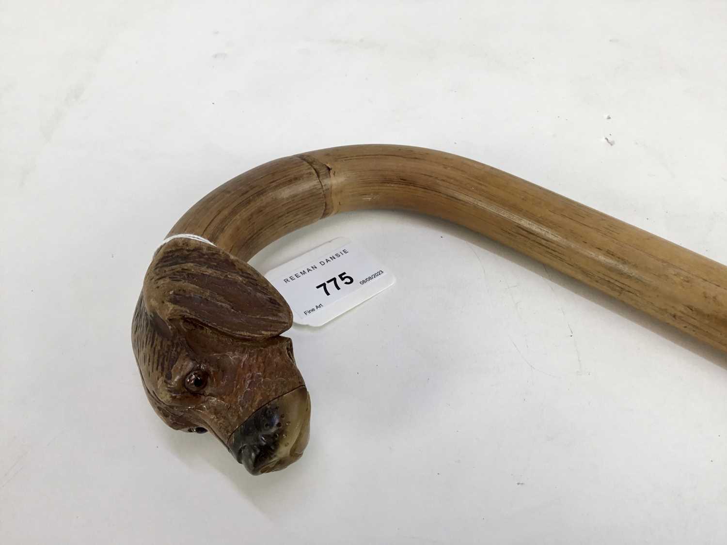 Lot 775 - Walking stick with carved hound’s head knop,