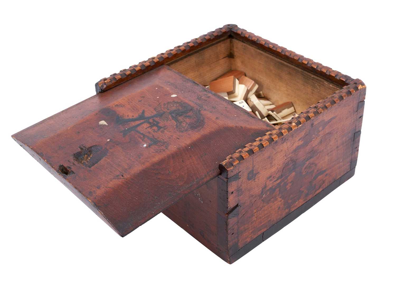 Lot 605 - Antique Chinese bone and bamboo Mahjong set