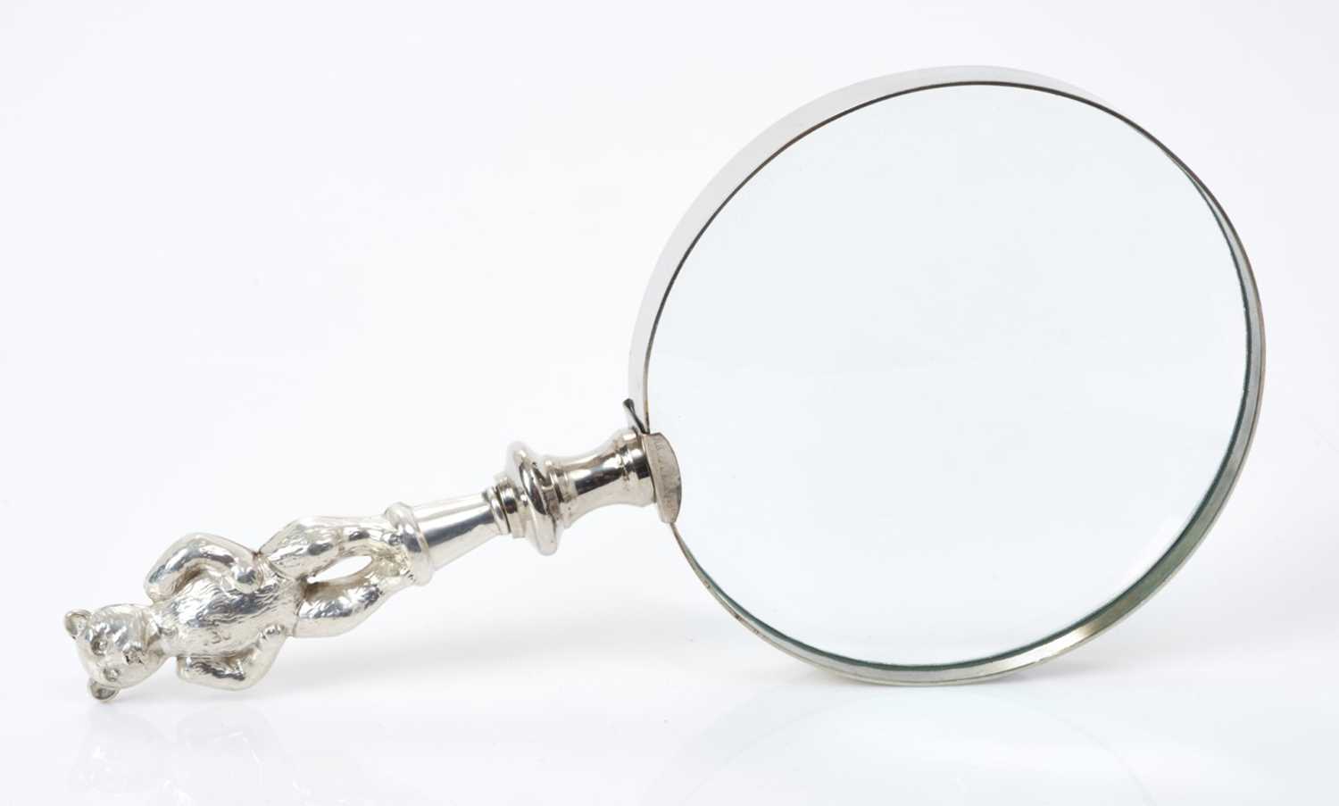 Lot 174 - Magnifying glass with late Edwardian silver