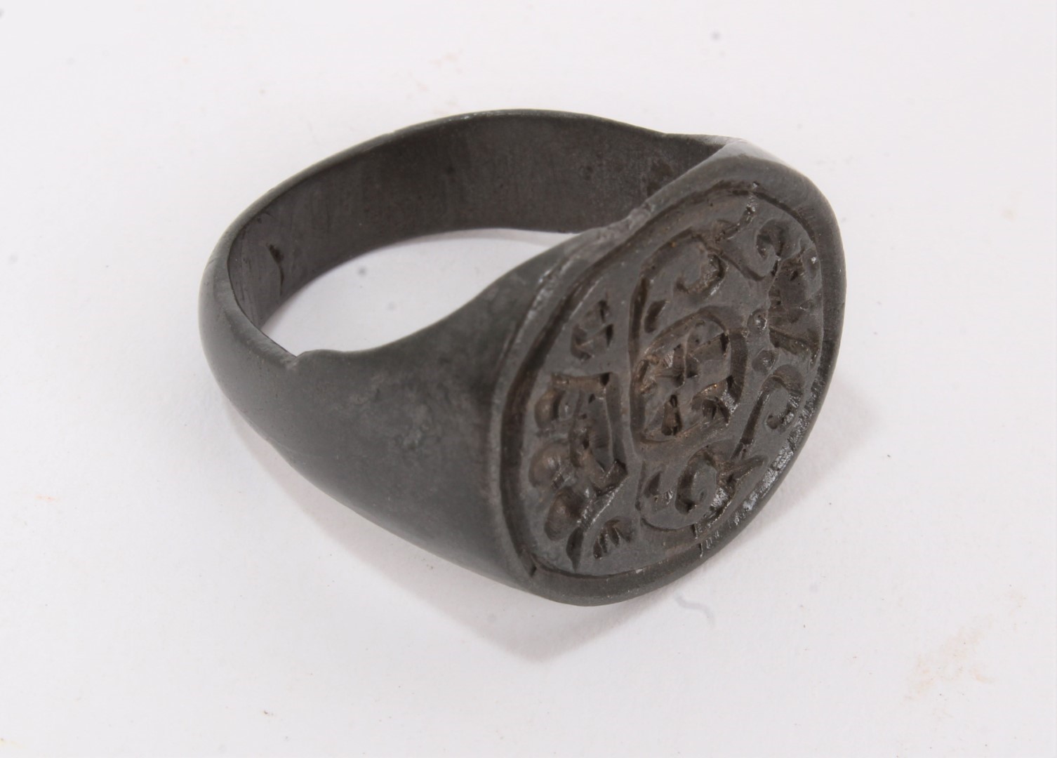 Lot 665 - Medieval signet ring
