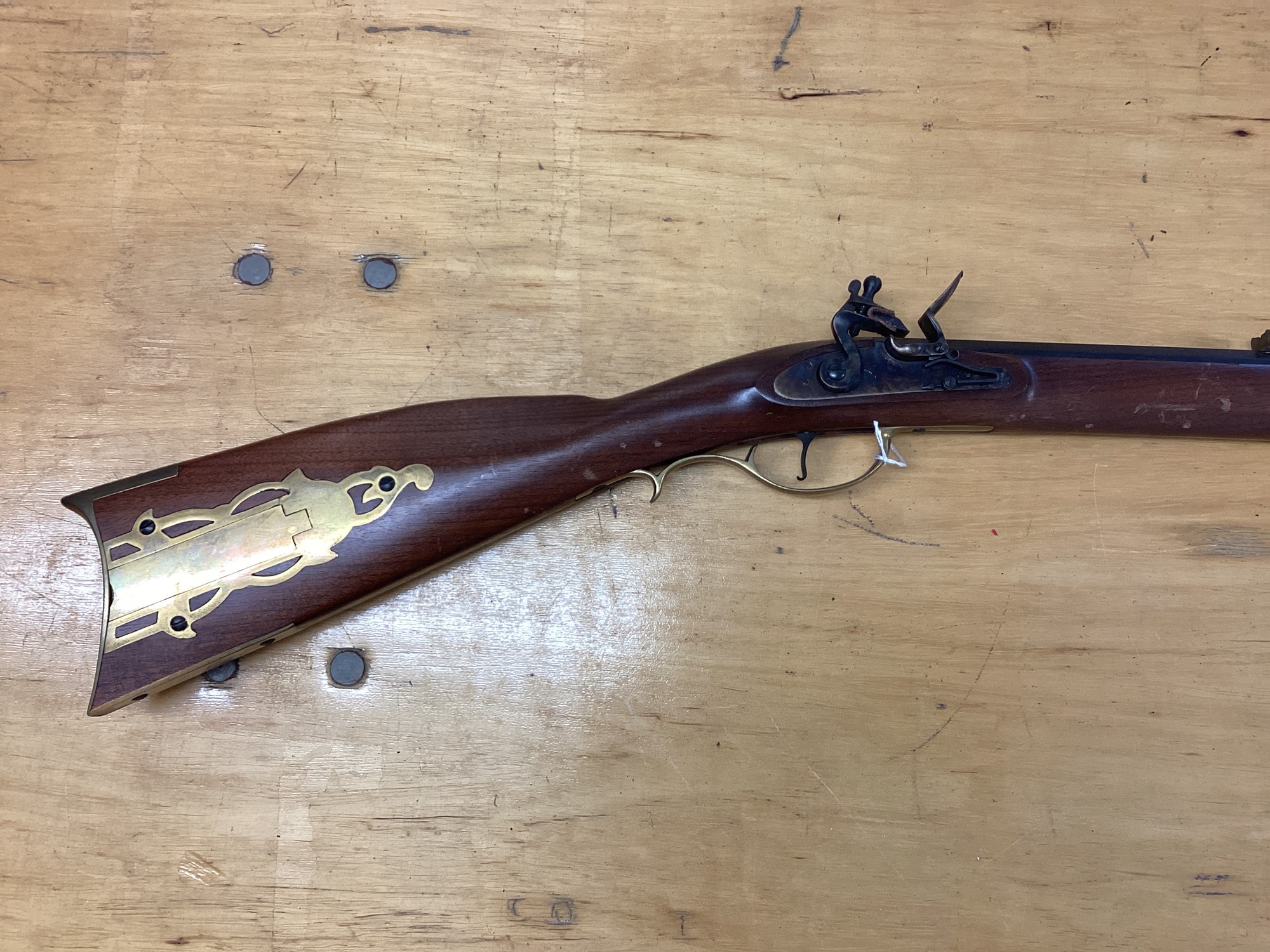 Lot 976 - Reproduction Flintlock Kentucky rifle with