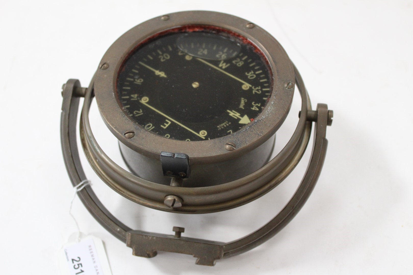 Lot 2512 - Sestrel marine compass