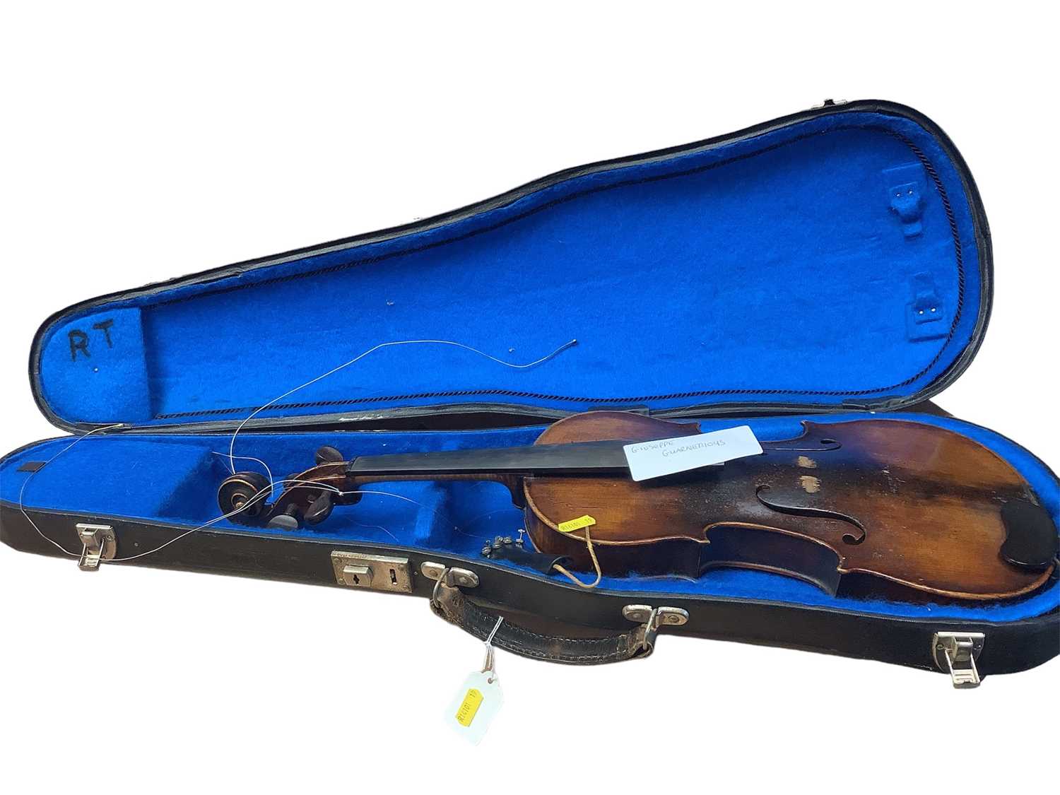 Lot 2217 - Violin bearing label for Guiseppe
