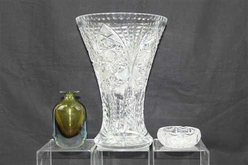 Lot 2256 - Large cut glass vase, cut glass bowl and an