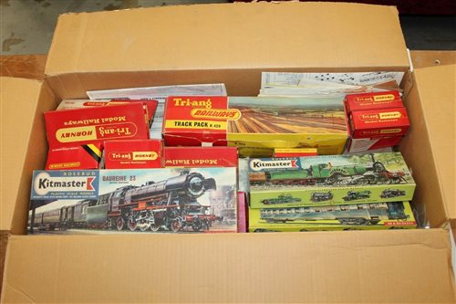 Lot 2774 - Railway - box of Hornby 00 gauge