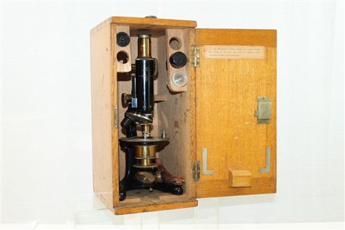 Lot 3710 - Kima Petrological microscope with