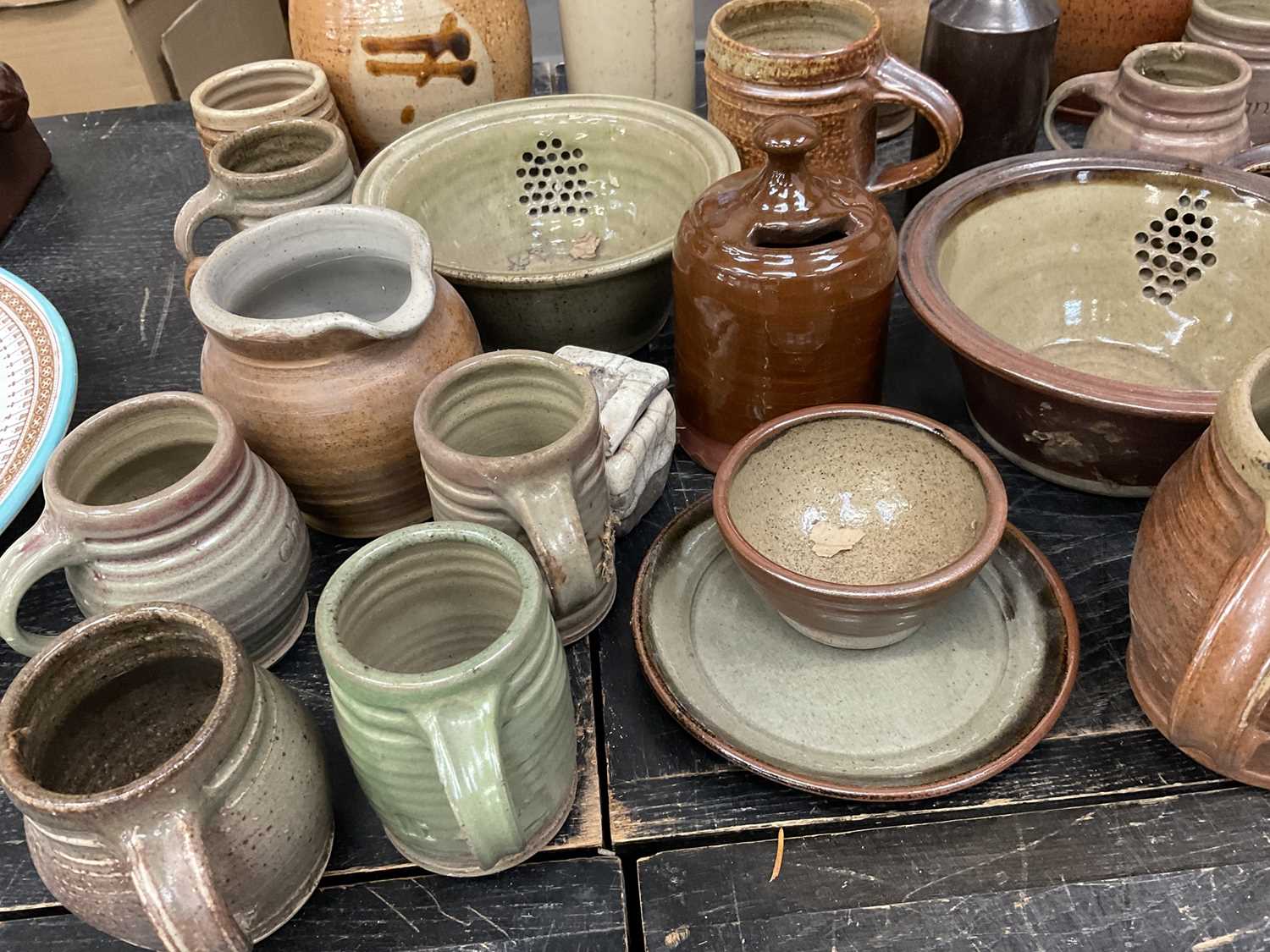 Lot 142 - Studio pottery collection