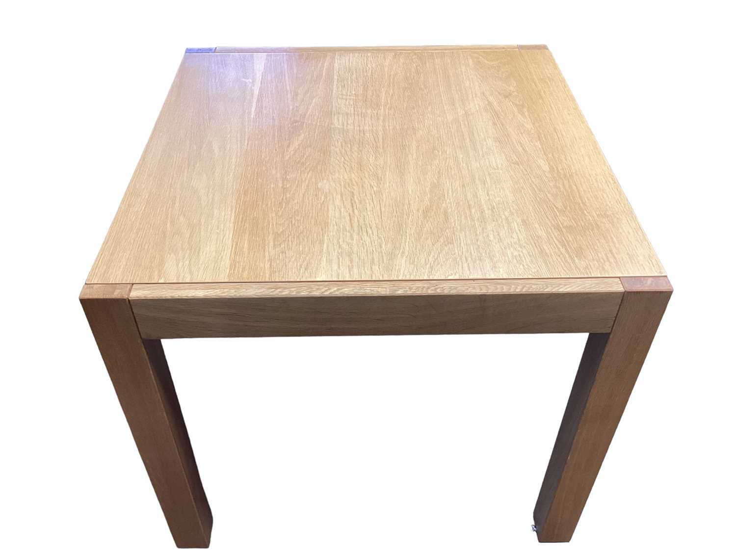 Lot 1281 - Contemporary light oak dining table