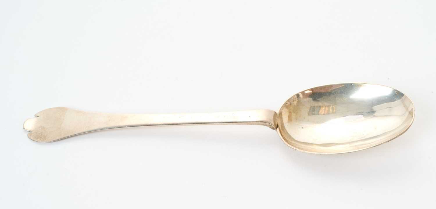 Lot 342 - Late 17th century Trefid tablespoon