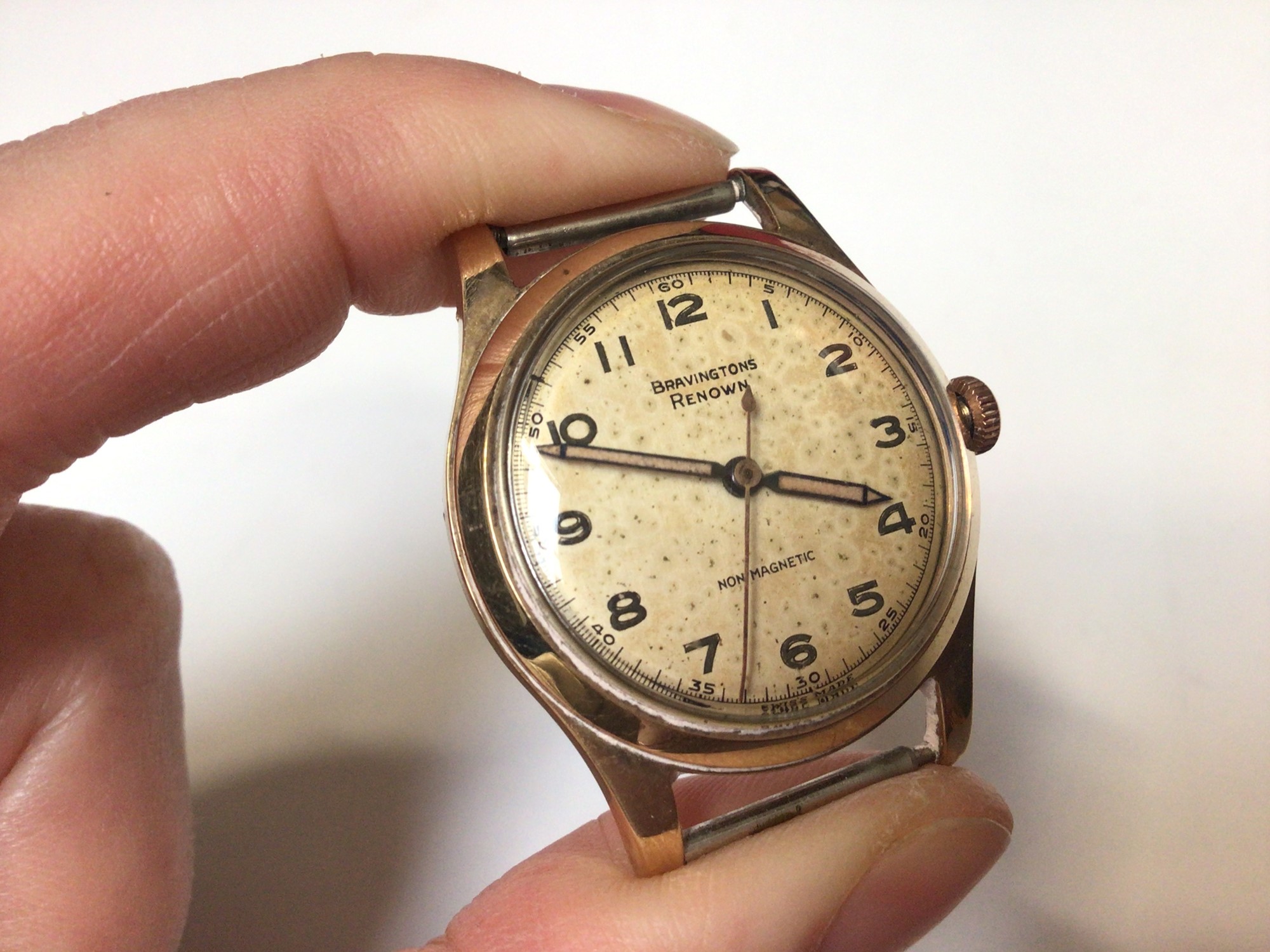 Bravingtons Renown 9ct gold cased watch, 30mm case diameter - Auktionen ...