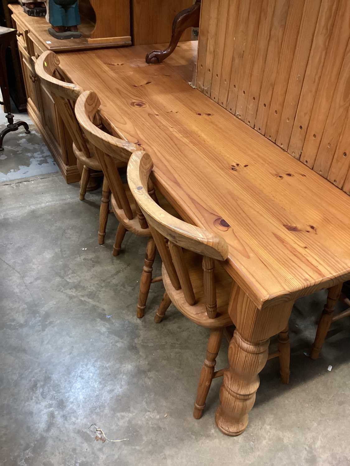 Lot 1220 - Pine farmhouse table on turned legs