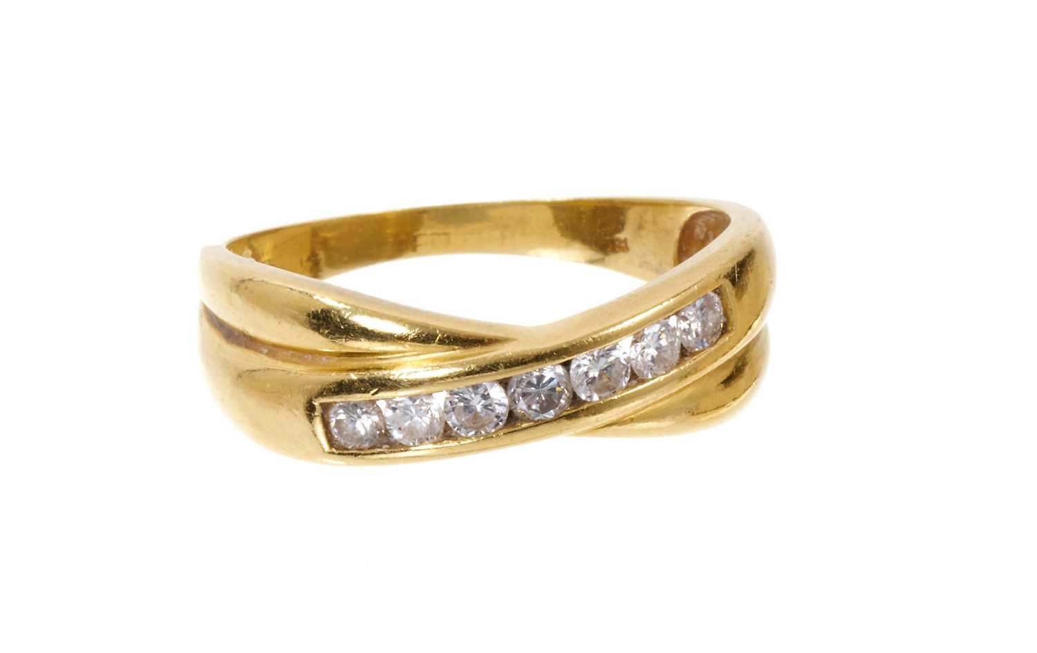 Lot 581 - Diamond 18ct gold cross over ring