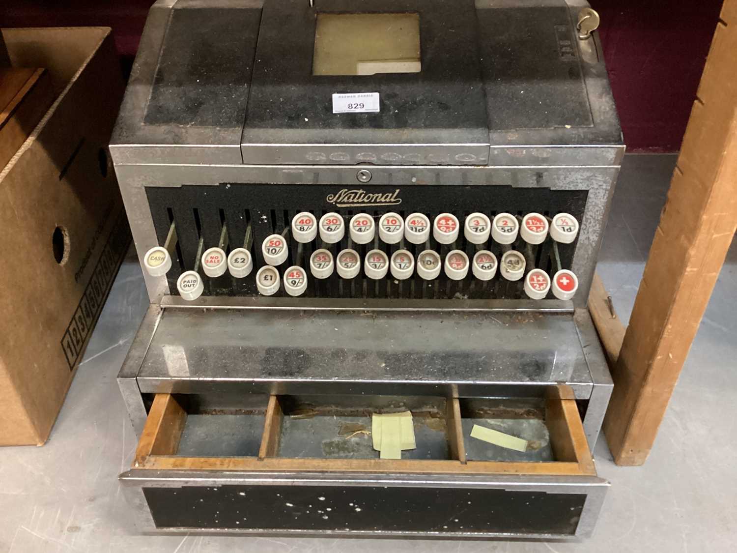 Lot 829 - Vintage till