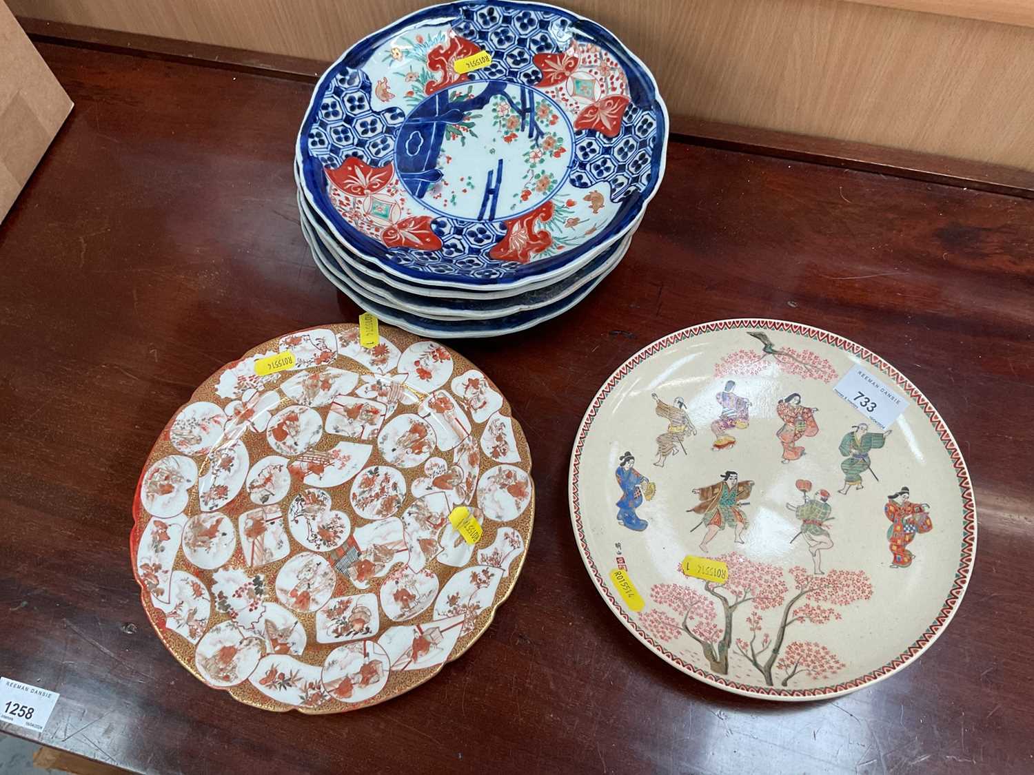 Lot 733 - Six matching Imari plates, one Kutani plate,