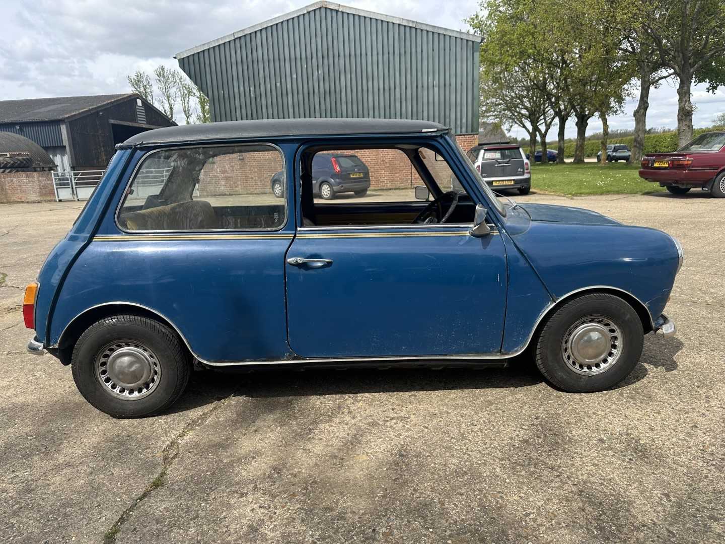 Lot 1 - 1974 Morris Mini 1000 Automatic, reg. no. THJ