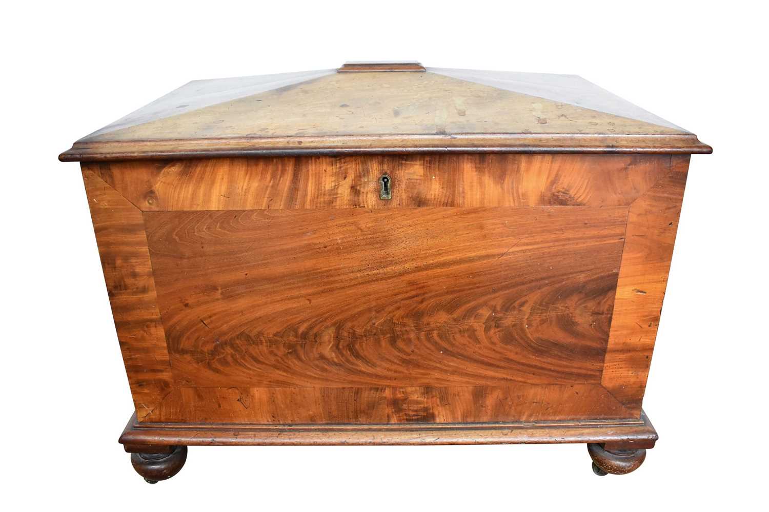 Lot 1548 - Late Regency mahogany cellarette