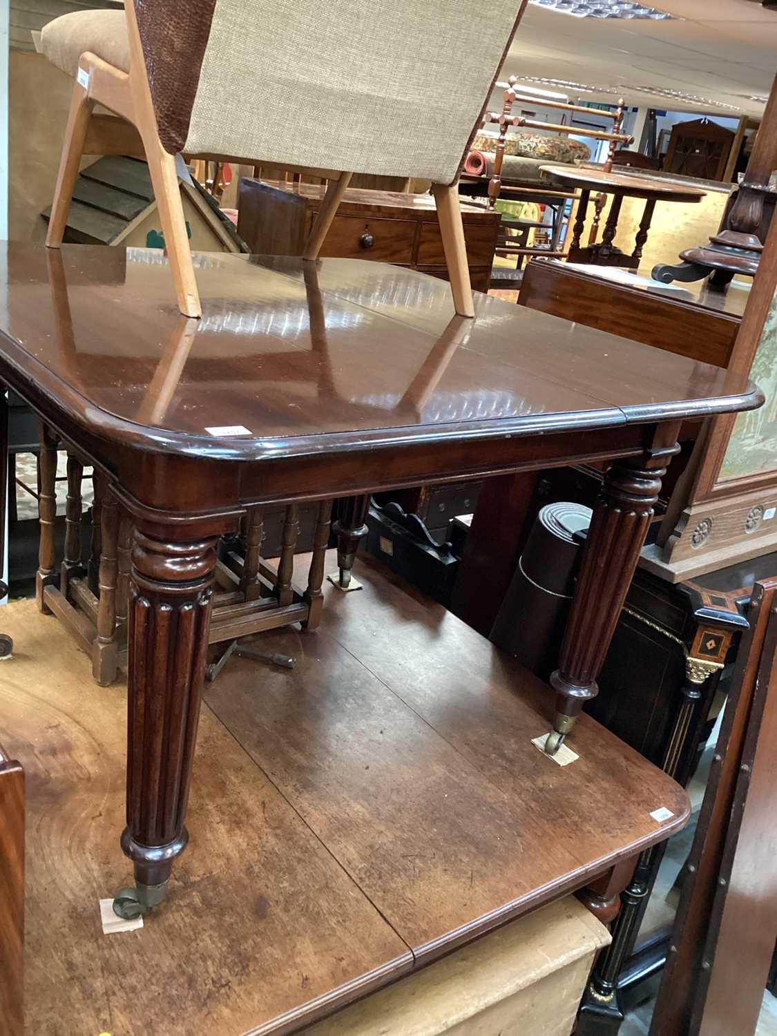 Lot 1257 - Victorian mahogany extending dining table