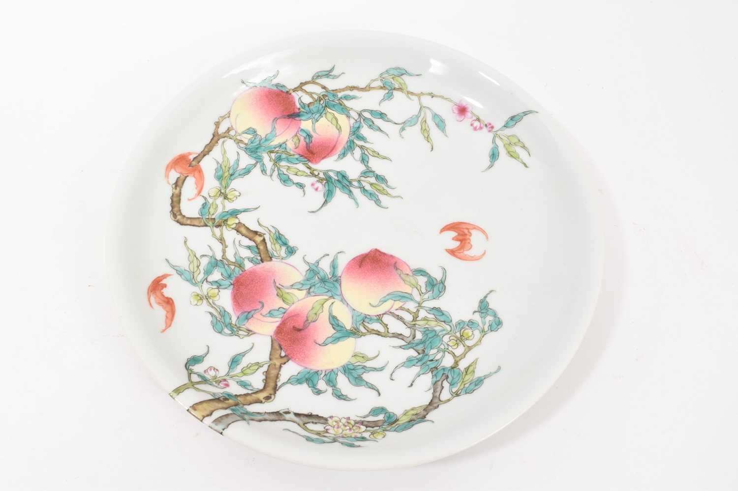 Lot 253 - Chinese peach and bat dish, with six