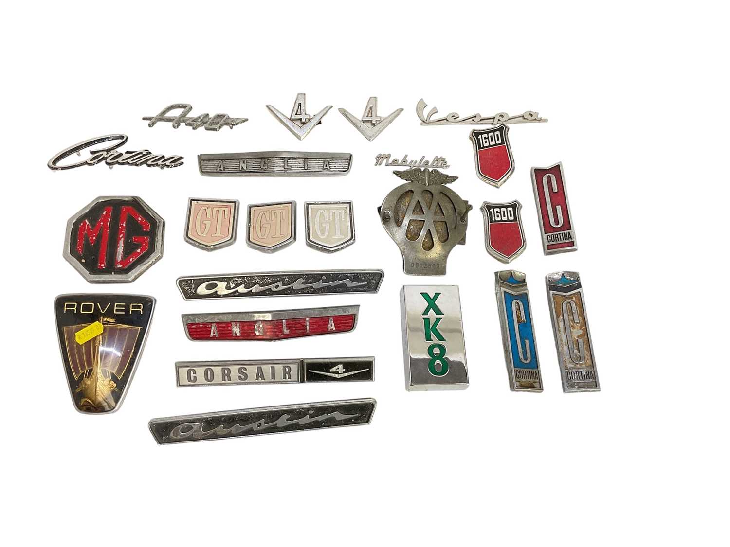 Lot 49 - Group of vintage badges to include Ford