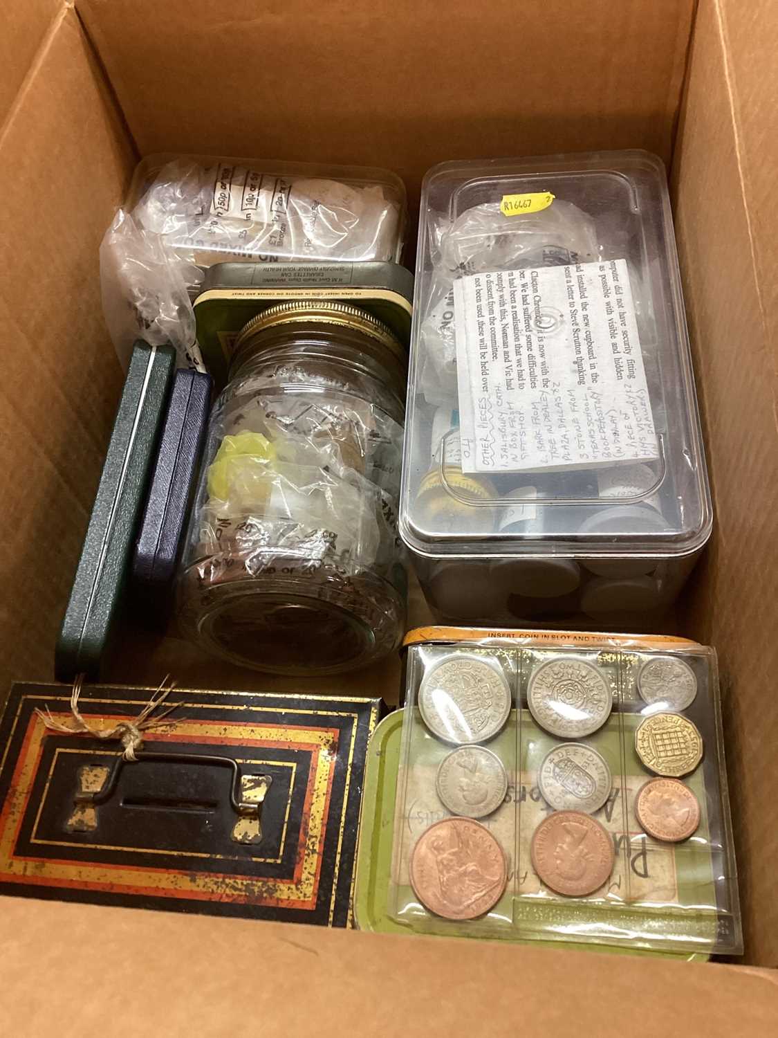 Lot 529 - World - Mixed coinage to include G.B. Royal