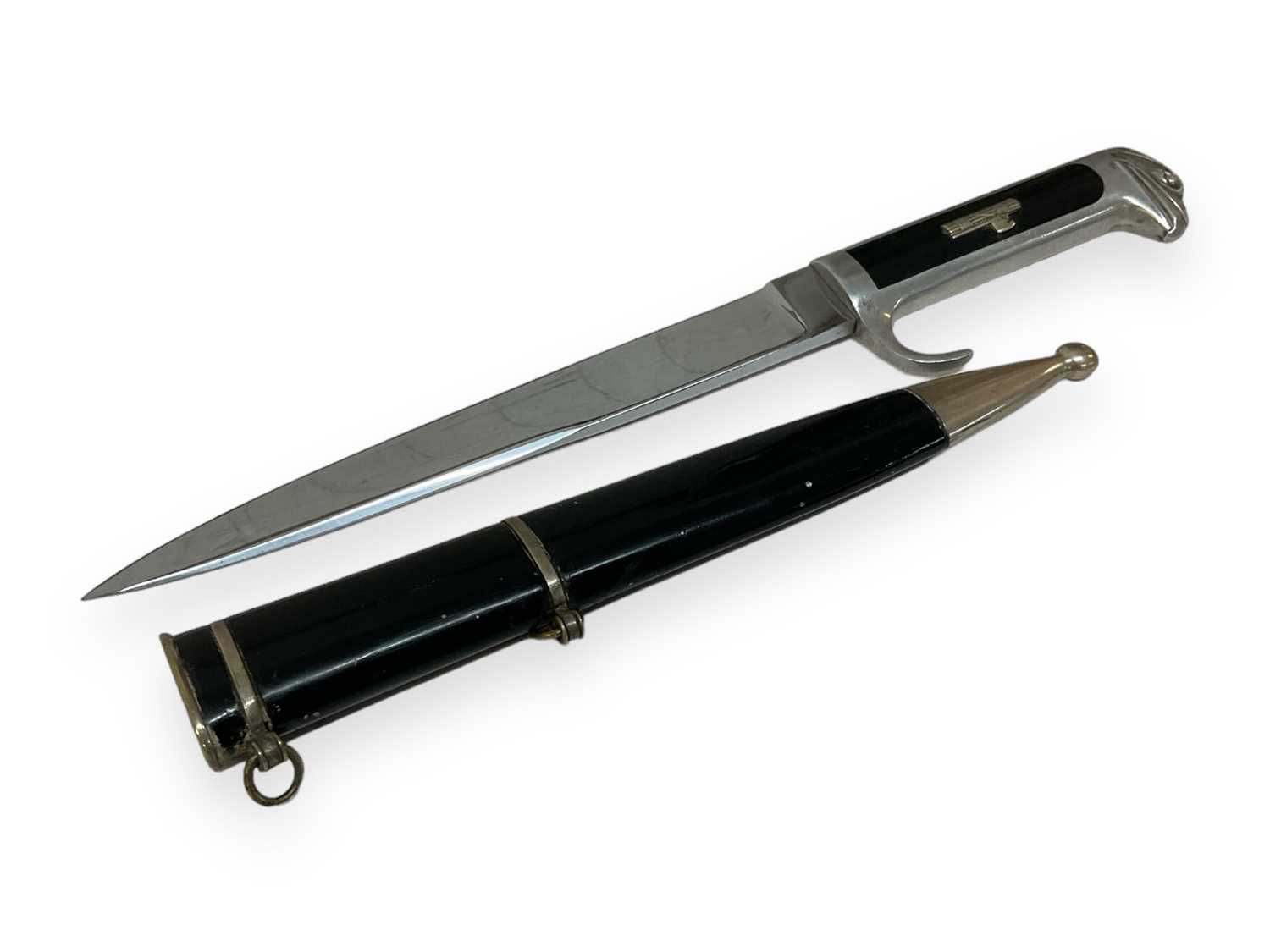 Lot 903 - Italian Fascist Officer's dagger with cast