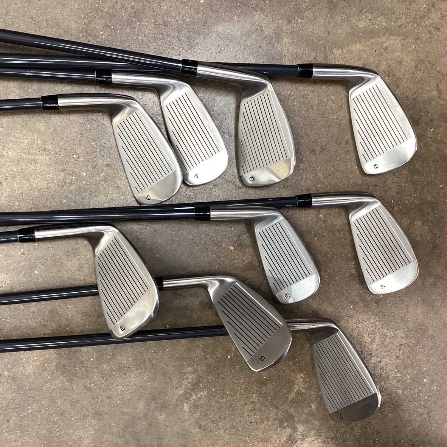 Lot 2573 - An unused set of carbon fibre shafted golf