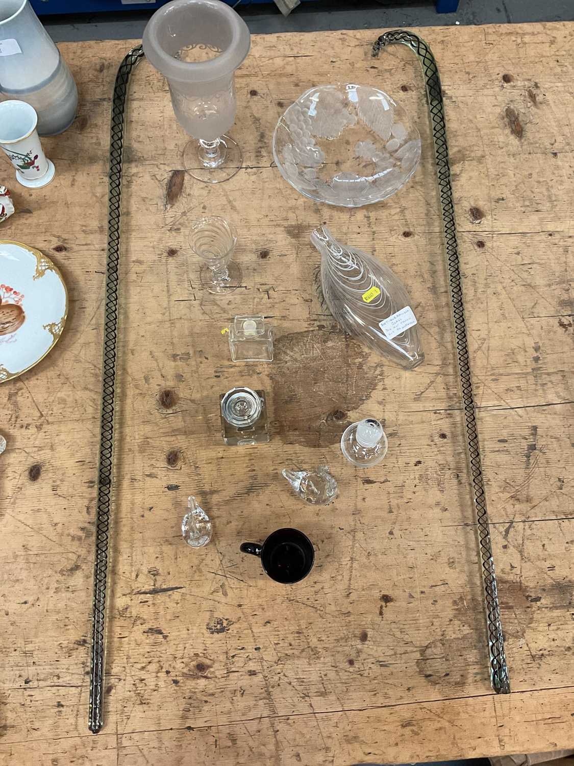 Lot 26 - Group of antique and later glassware,