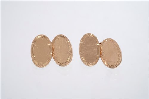 Lot 747 - Pair rose gold (9ct) cufflinks, the oval