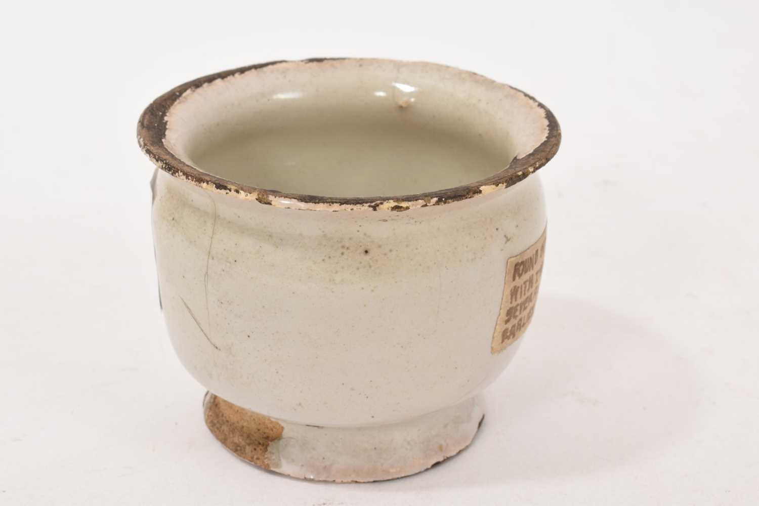 Lot 1071 - 17th century ointment pot