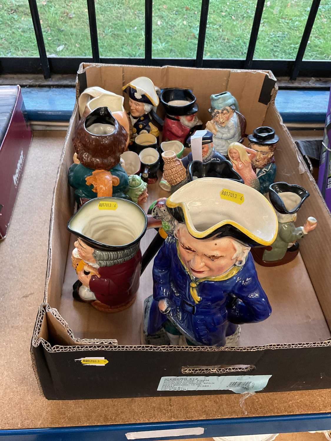 Lot 86 - Collection of Toby jugs and character jugs to