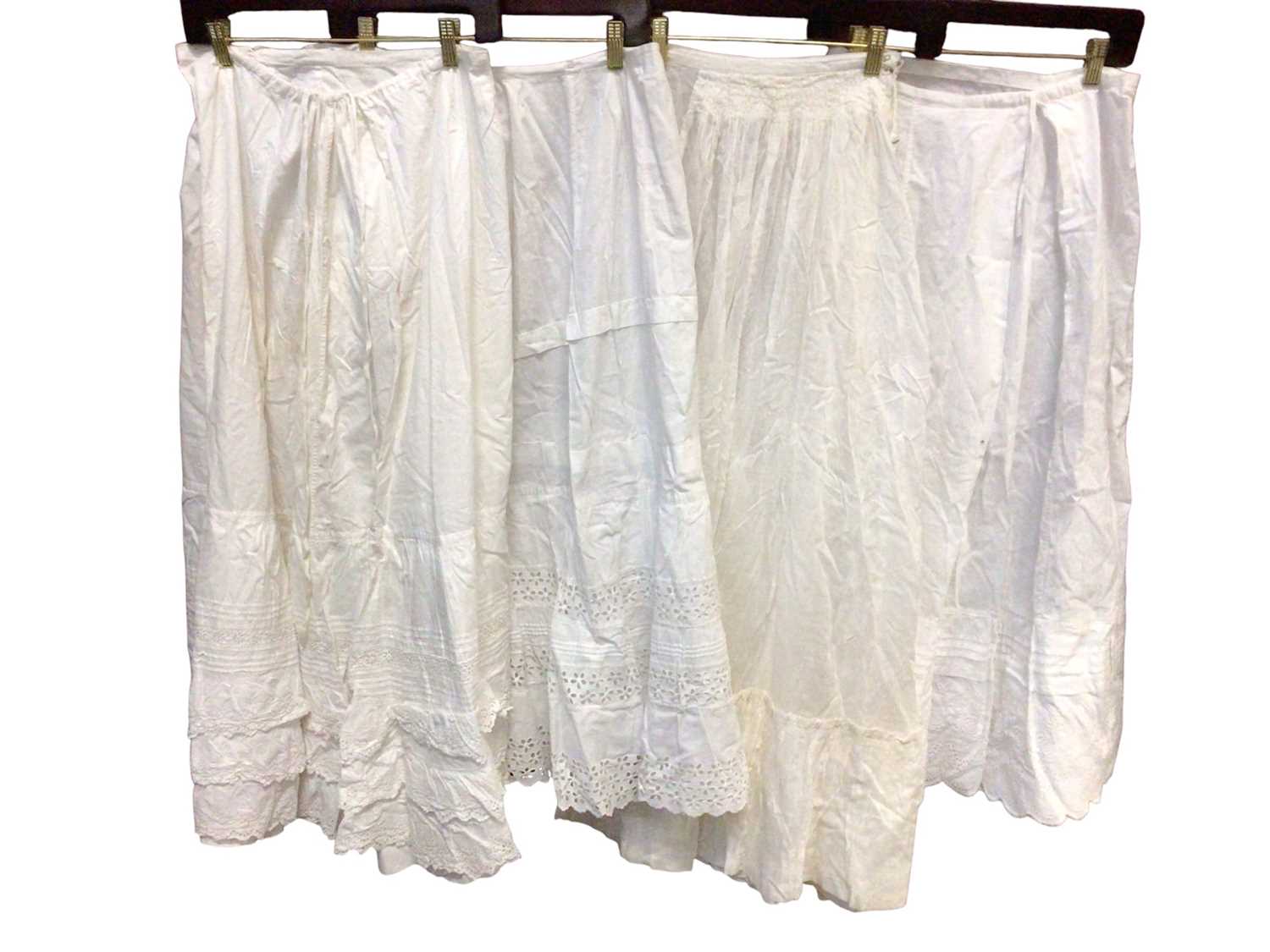 Lot 2096 - Lot of Victorian / Edwardian white cotton