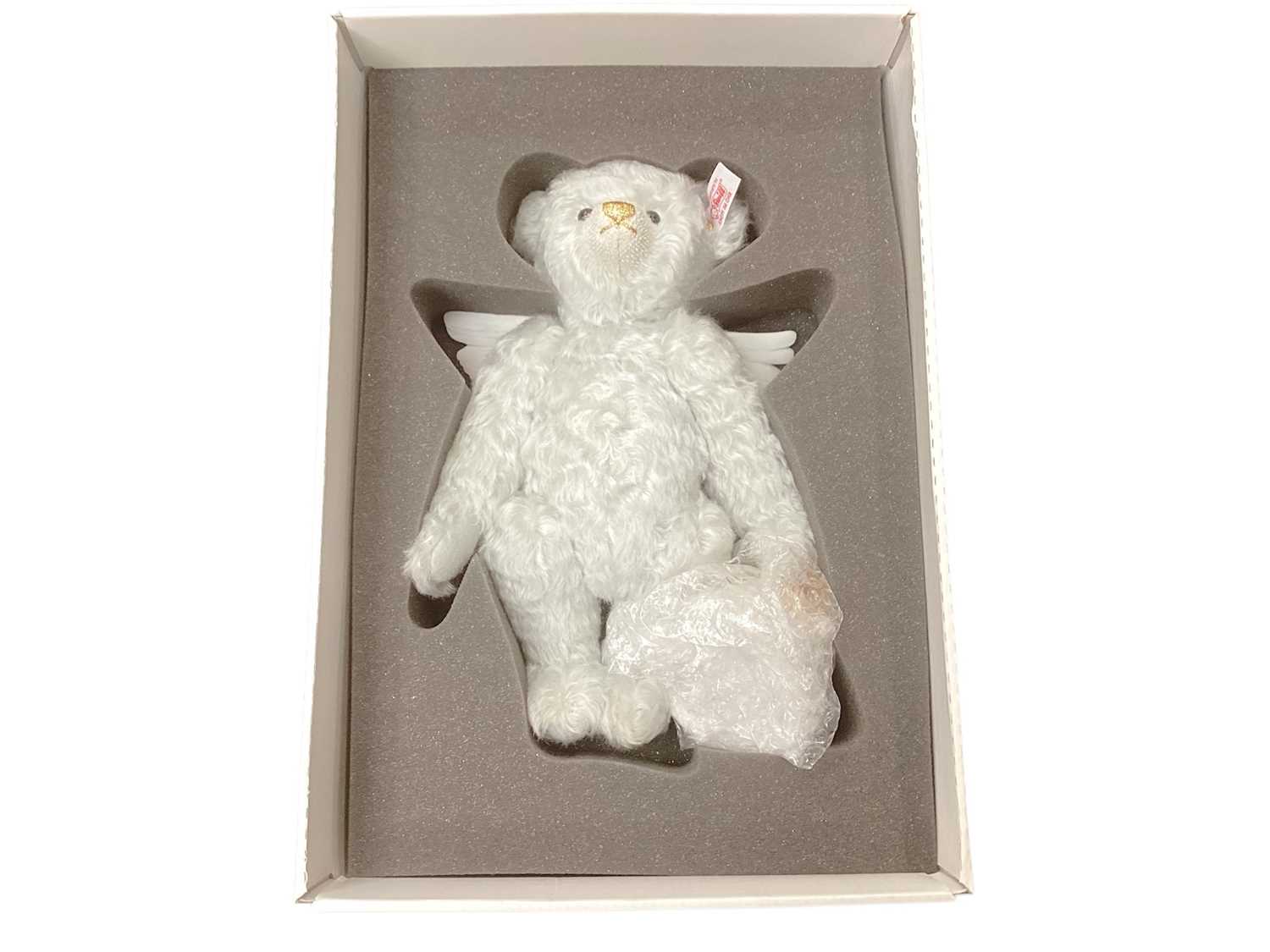 Lot 1976 - Steiff Lladro Angel Bear 676833, 28cm,