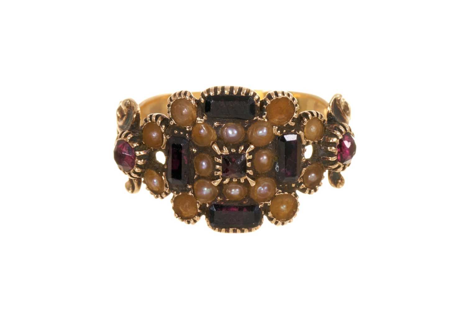 Lot 582 - Regency ring