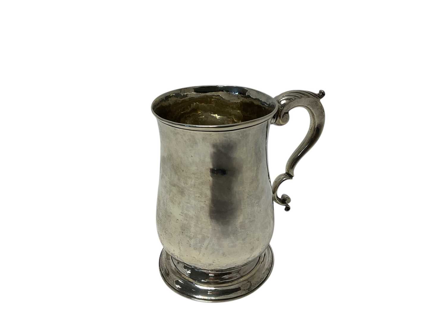 Lot 390 - George III silver tankard, London 1777