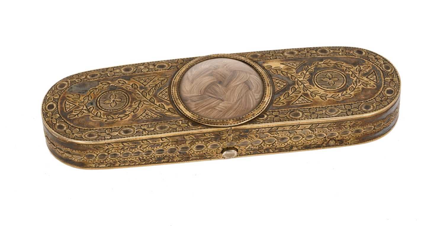 Lot 919 - 18th century silver gilt patch box, inset